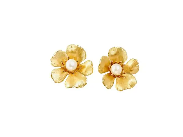 THE PINK REEF Small En Flower Stud With Pearl Center - Gold