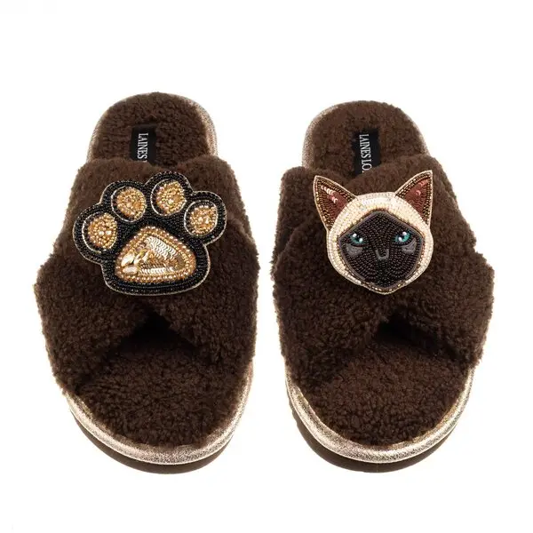 LAINES LONDON Neutrals Boucle Slippers With Paw & Siamese Cat Brooches Chocolate - Brown