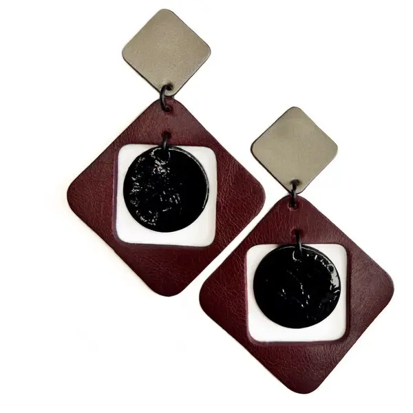 WAIWAI Pivot Statet Earrings - Beige/black/red