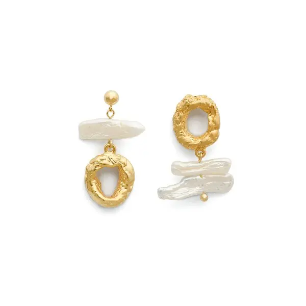 SHABELLA NYC Asymmetrical Pearl Earrings - Gold