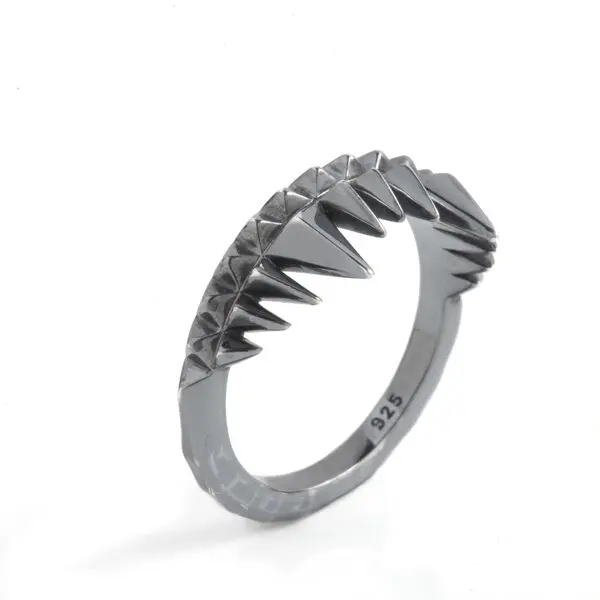 KASUN LONDON Crocodile Bite Ring - Black