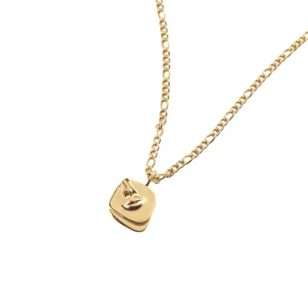 BERMUDA WATCH COMPANY Annie Apple Nova Face Pendant Necklace - Gold