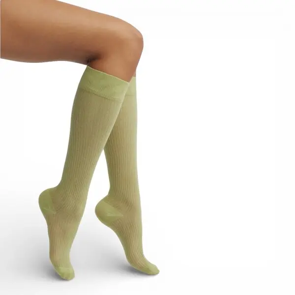 HIGH HEEL JUNGLE BY KATHRYN EISMAN Everything’s Fine Semi-sheer Rib Knee Socks - Green