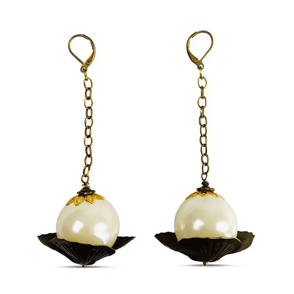BELLUS DOMINA Large Lotus Flower Earrings - White