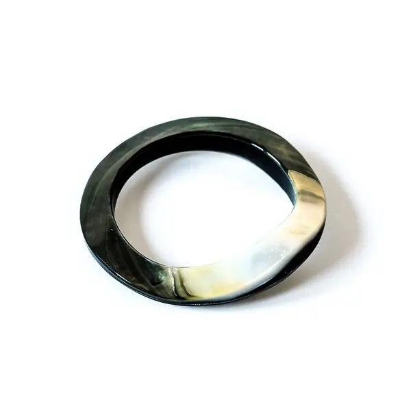 Likhâ Mother-of-pearl Bangle Iridescent Grey - Black
