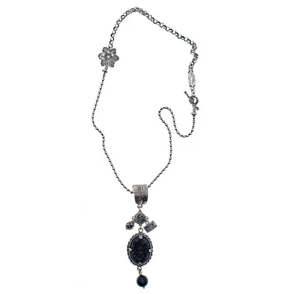GEM KINGDOM Silver / Black Sterling Silver Necklace With Flower Pendant Black Horn - Silver/black