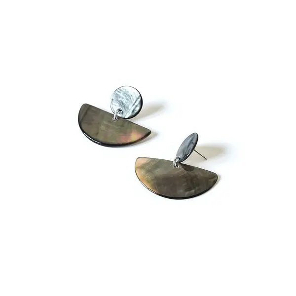 Likhâ Mother-of-pearl Geometric Earrings Coin Half Moon Iridescent Grey - Black