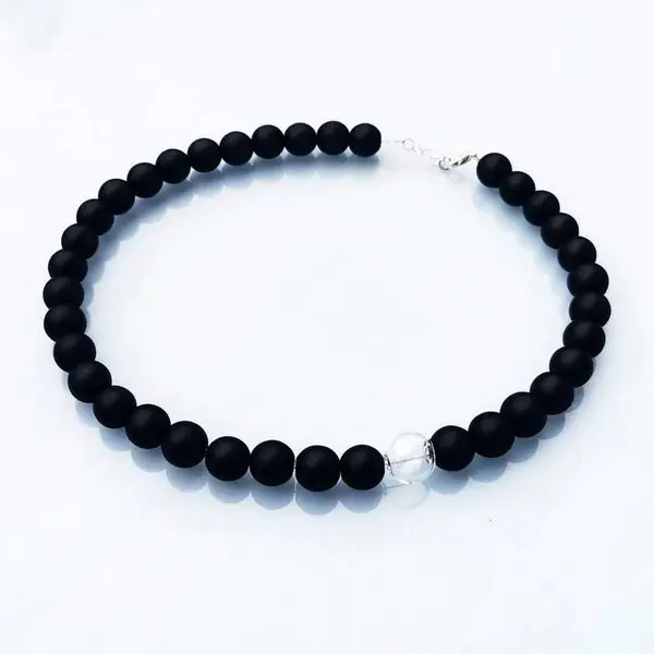 LAURA DAILI Neutrals / Silver / Black Timeless Pearl Glass Necklace - Silver/black