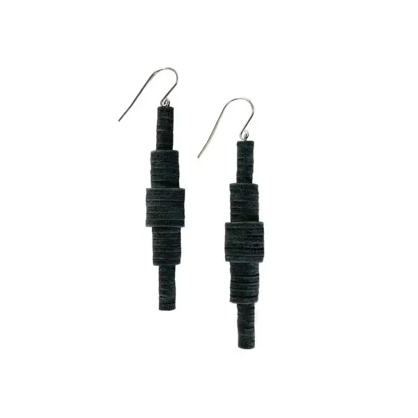 WAIWAI Gradient Dangle Earrings - Black