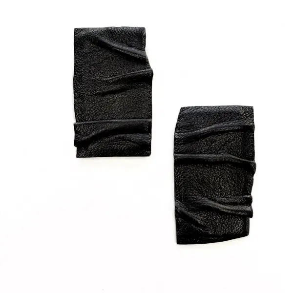 WAIWAI Ripple Leather Stud Earrings - Black