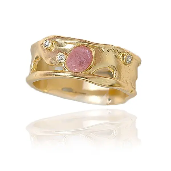 RARE MATTERS JEWELRY Sprinkled Strawberry Quartz Banded Ring - Gold