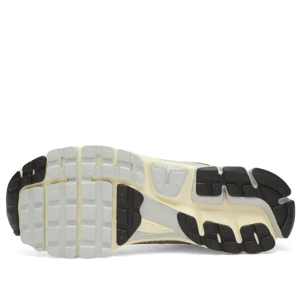 Nike Vomero 5 Chrome Sneaker