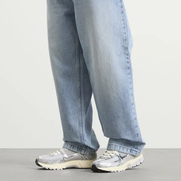 Nike Vomero 5 Chrome Sneaker