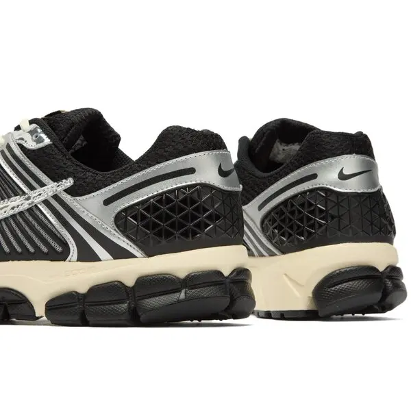 Nike Vomero 5 Chrome Sneaker