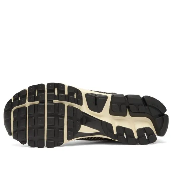 Nike Vomero 5 Chrome Sneaker