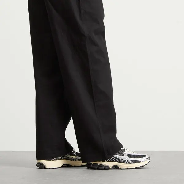 Nike Vomero 5 Chrome Sneaker