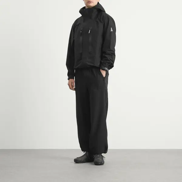AND WANDER 2.5l Hiker Rain Jacket