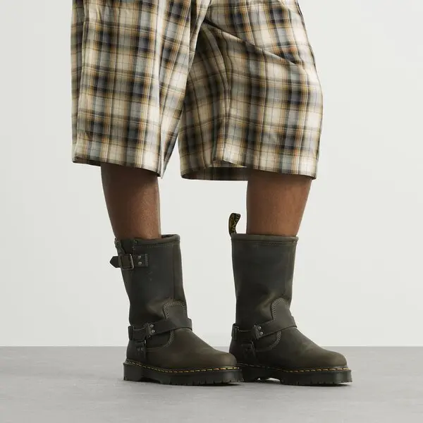 Dr. Martens Anistone Hi