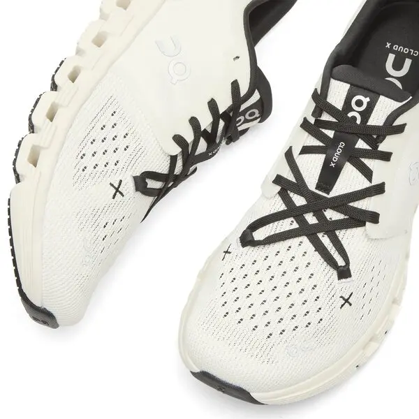 On Cloud X 4 Sneaker