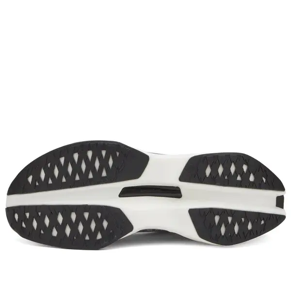 On Cloudboom Max Sneaker