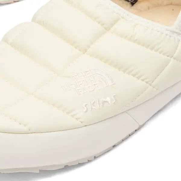 The North Face X Skims Thermoball Traction Mule V - Sk Bone