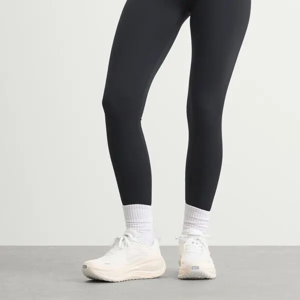Nike Vomero Plus Ess Sneaker