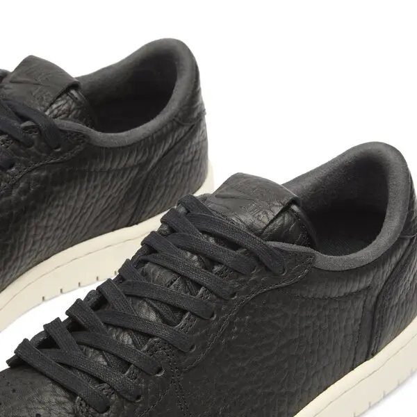 JORDAN 1 Retro Low 'no Swoosh' Sneakers