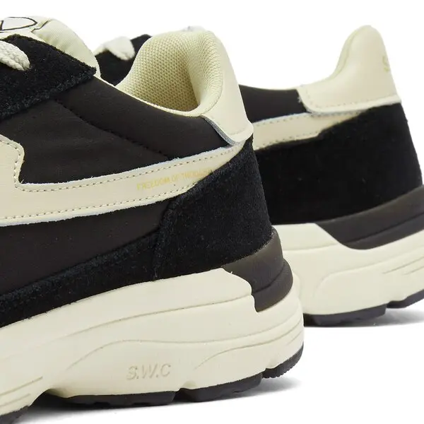 S.W.C STEPNEY WORKERS CLUB Osier S-strike Runner - Black