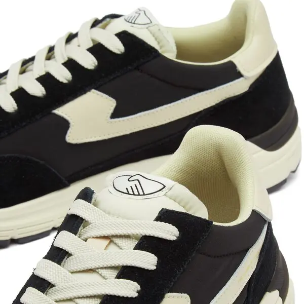 S.W.C STEPNEY WORKERS CLUB Osier S-strike Runner - Black