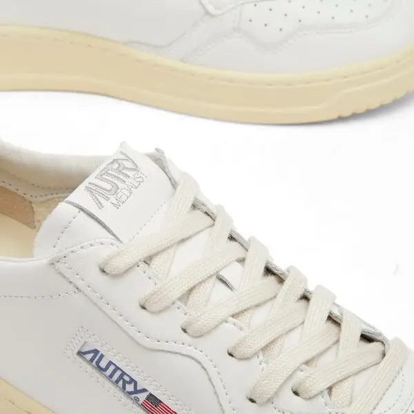 AUTRY 01 Low Leather Sneaker - White/navy