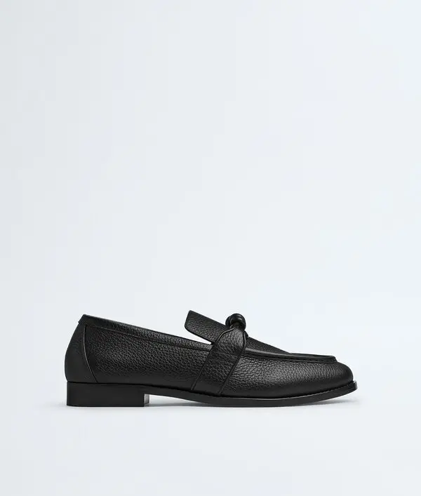Bottega Veneta Astaire Loafers In Grainy Leather With Knot Detail - Black