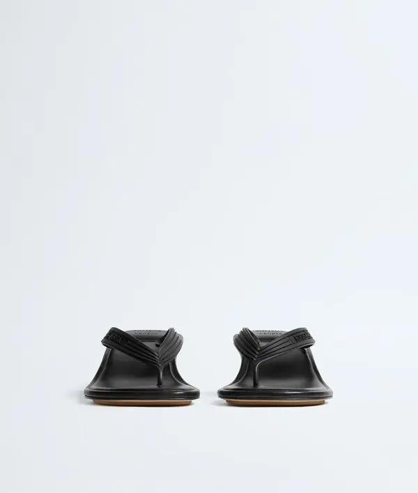 Bottega Veneta Rubber Kitten Heel Thong Sandal - Black