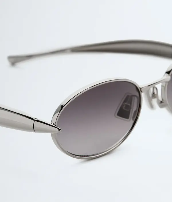 Bottega Veneta Oval Sunglasses - Silver/grey