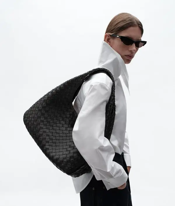 Bottega Veneta Large Campana Hobo Bag In Fondant - Black
