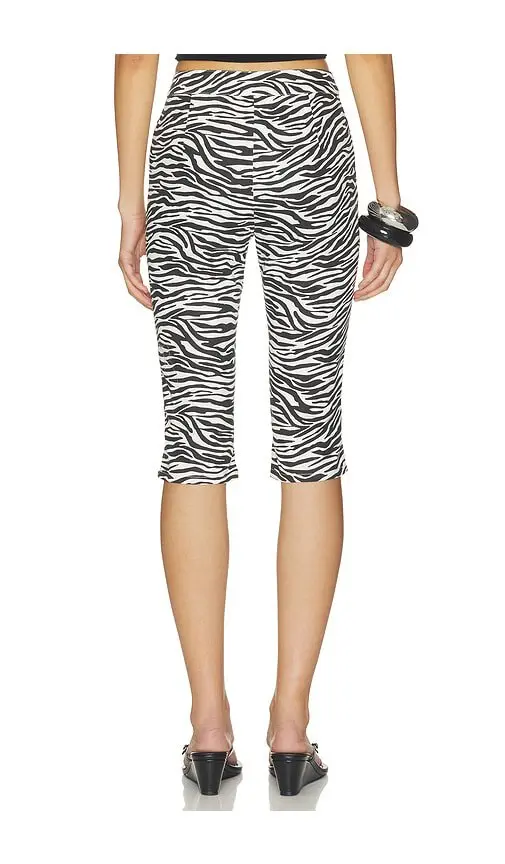 Superdown Lucia Capri In . Also