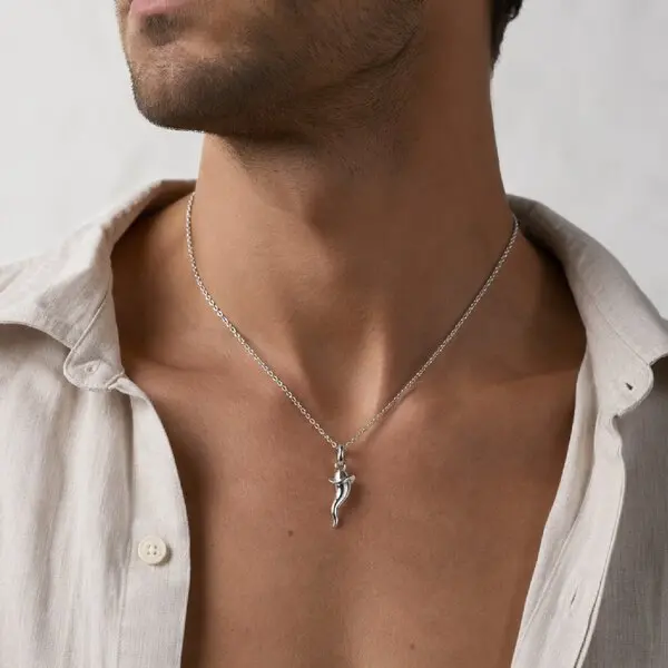 UNALOE Sterling Italian Horn Necklace With Cowboy Hat Detail - Silver