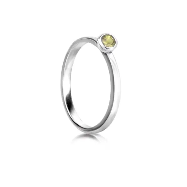 THE JEWELLERY STORE LONDON Silver / Green August Birthstone Stackable Ring With Peridot In Sterling Silver - Silver/green