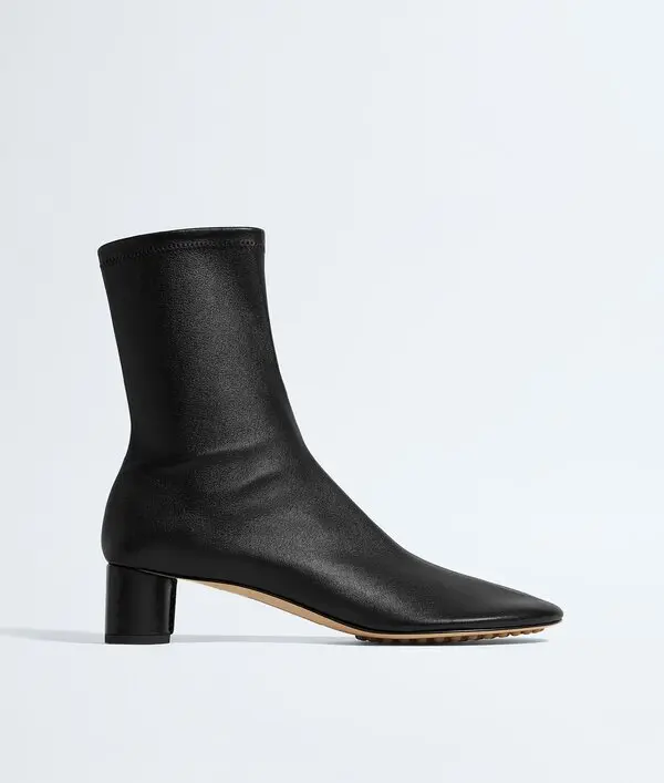 Bottega Veneta Cherry Ankle Boots With Zip Closure - Black