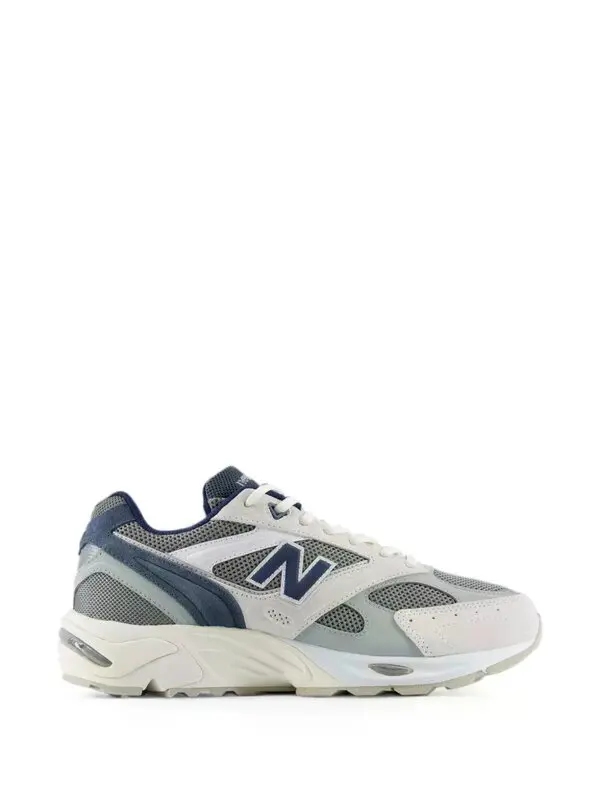 NEW BALANCE 880r Sneakers - Neutrals