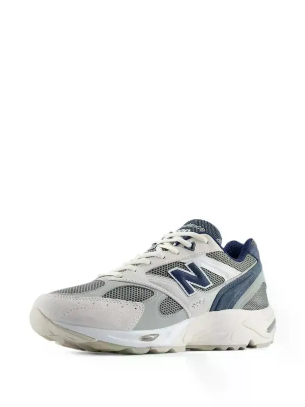 NEW BALANCE 880r Sneakers