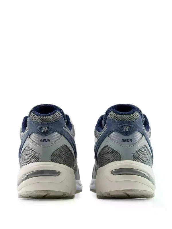 NEW BALANCE 880r Sneakers