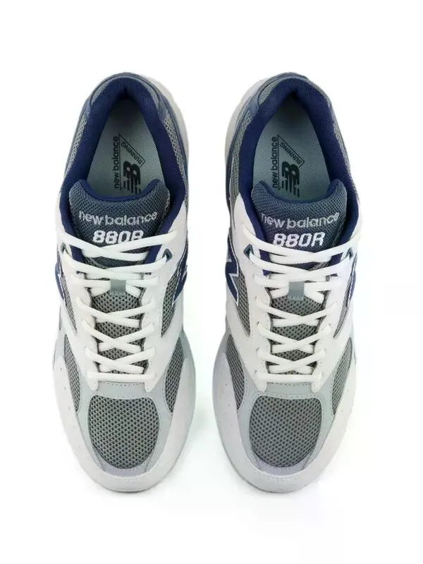 NEW BALANCE 880r Sneakers