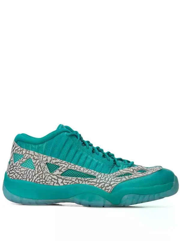 JORDAN Air 11 Sneakers