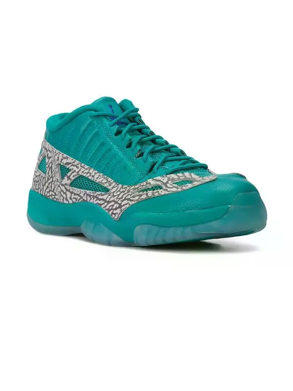 JORDAN Air 11 Sneakers