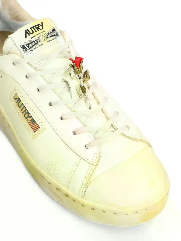 AUTRY Dallas Vint Low Rose-brooch Sneakers