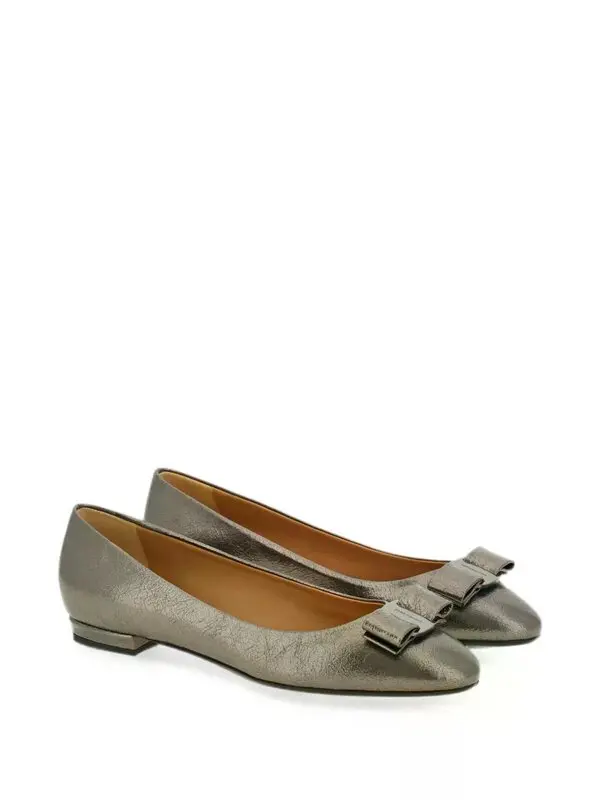 FERRAGAMO Varina Bow Pumps - Grey