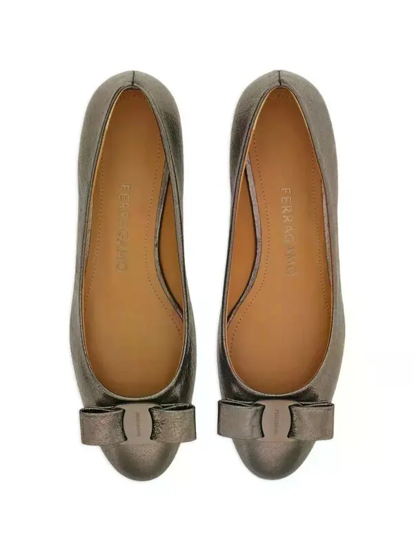 FERRAGAMO Varina Bow Pumps - Grey