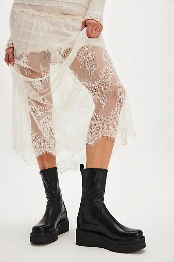 VAGABOND SHOEMAKERS Tara Platform Boots At - Black