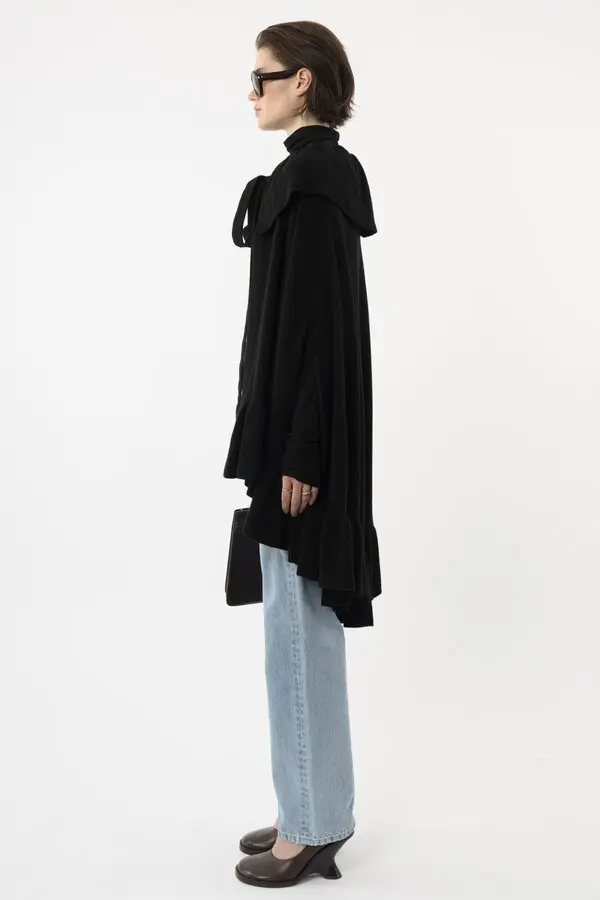 Arakii Knitted Ruffle Cape