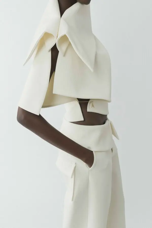 Arakii Structured Top